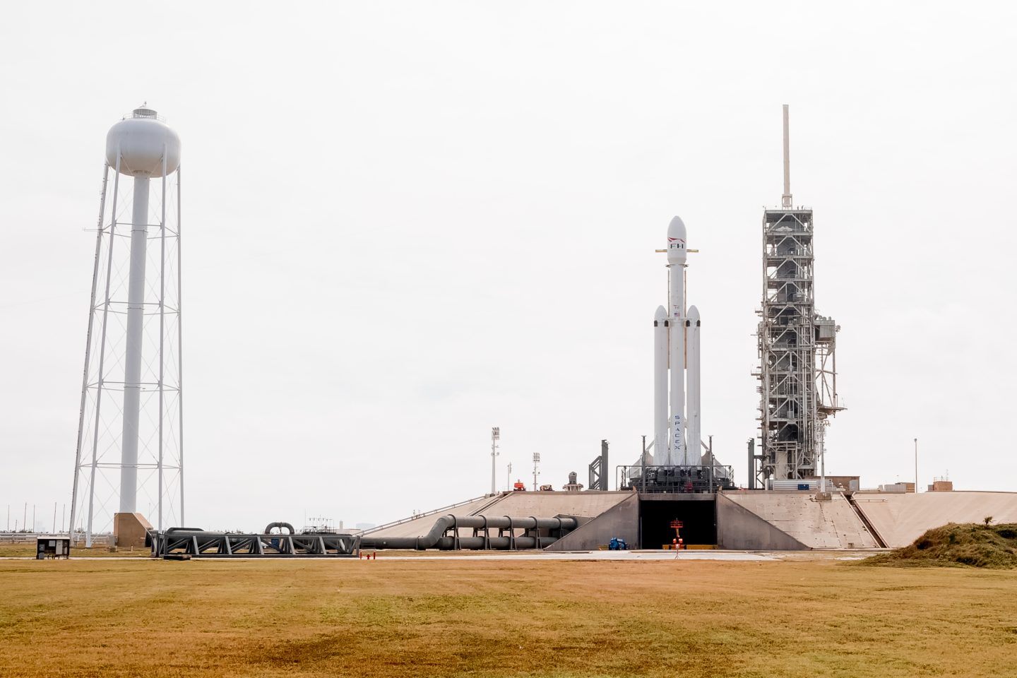 Elon Musk says the Falcon Heavy has a 50-50 chance of success - Ars ...