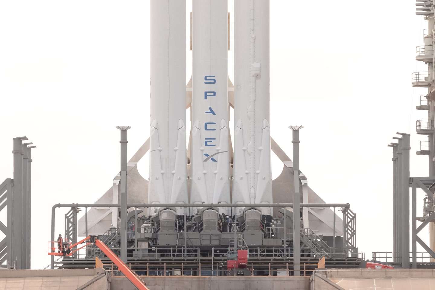 Elon Musk says the Falcon Heavy has a 50-50 chance of success - Ars ...