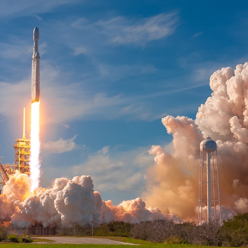NASA chief says a Falcon Heavy rocket could fly humans to the Moon ...