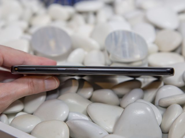 Galaxy S9 hands-on—Samsung fixes the biggest flaw of the Galaxy S8 ...