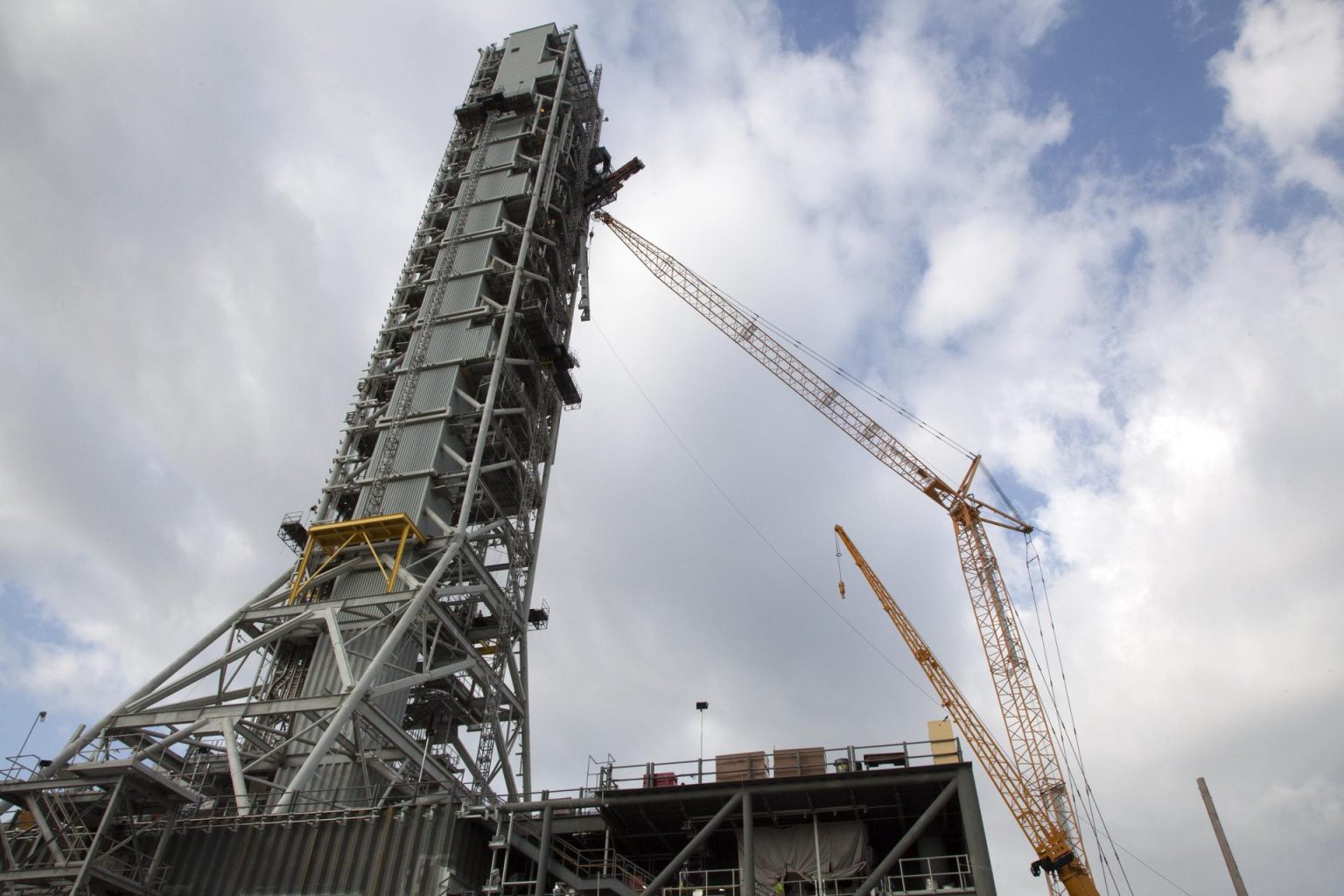 NASA spends $1 billion for a launch tower that leans, may only be used ...