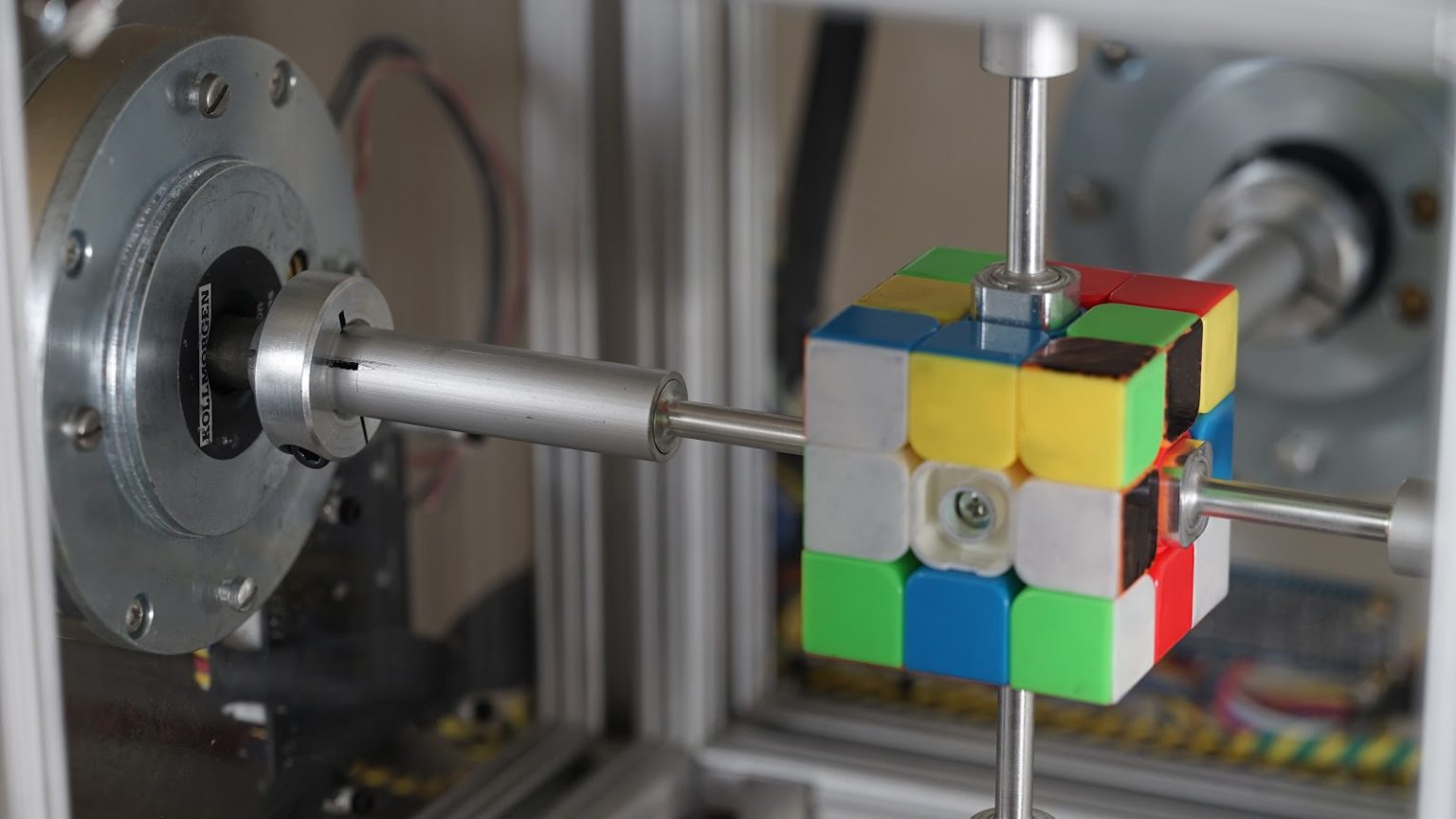 Robot smashes Rubik’s Cube record with 0.38-second solve - Ars Technica