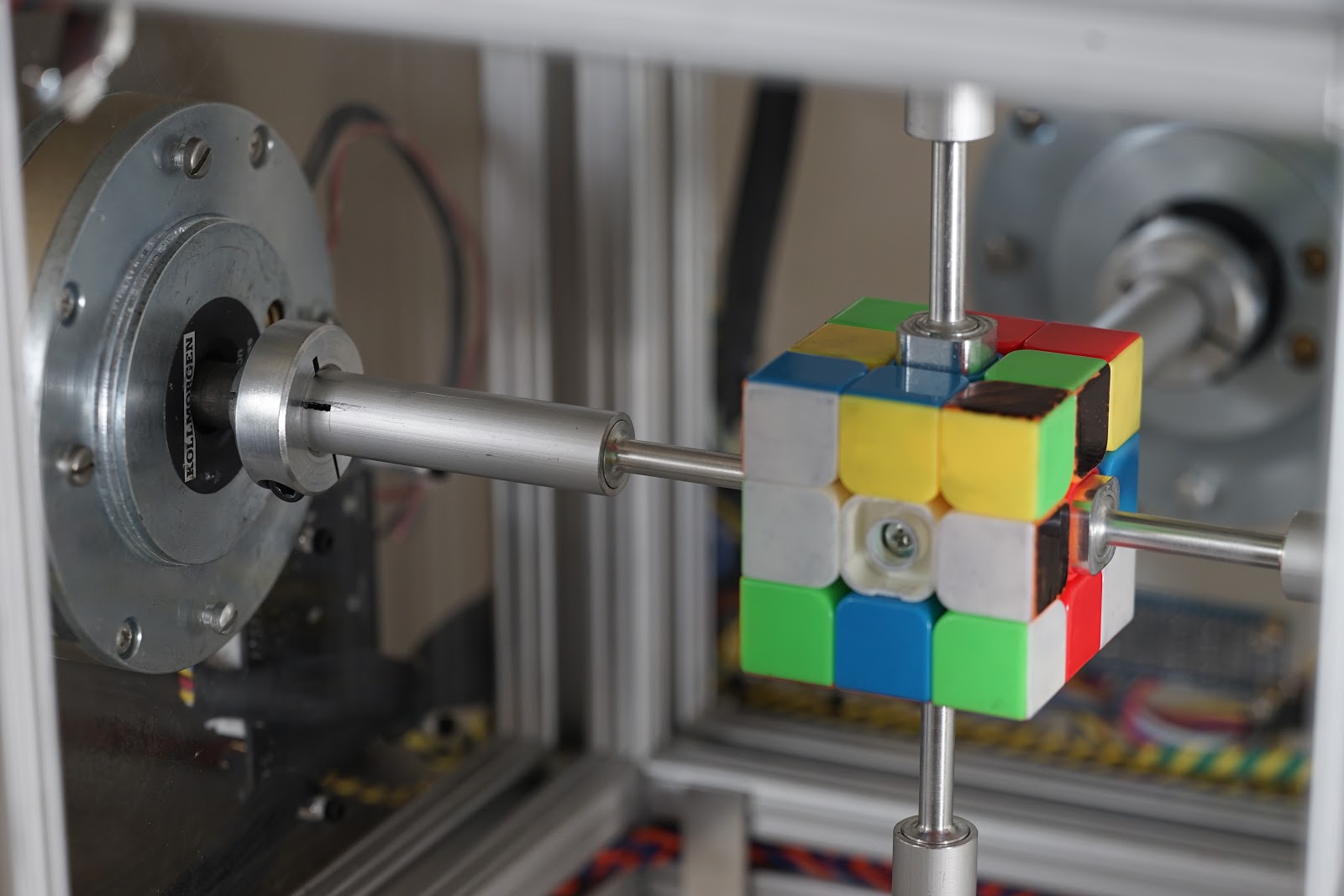 Robot smashes Rubik’s Cube record with 0.38-second solve - Ars Technica