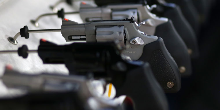 NRA-conventions coincide with lowered gun-crime – World is Crazy