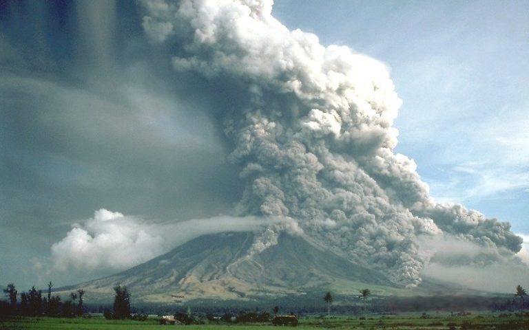 These early humans survived a supervolcano eruption 74,000 years ago ...