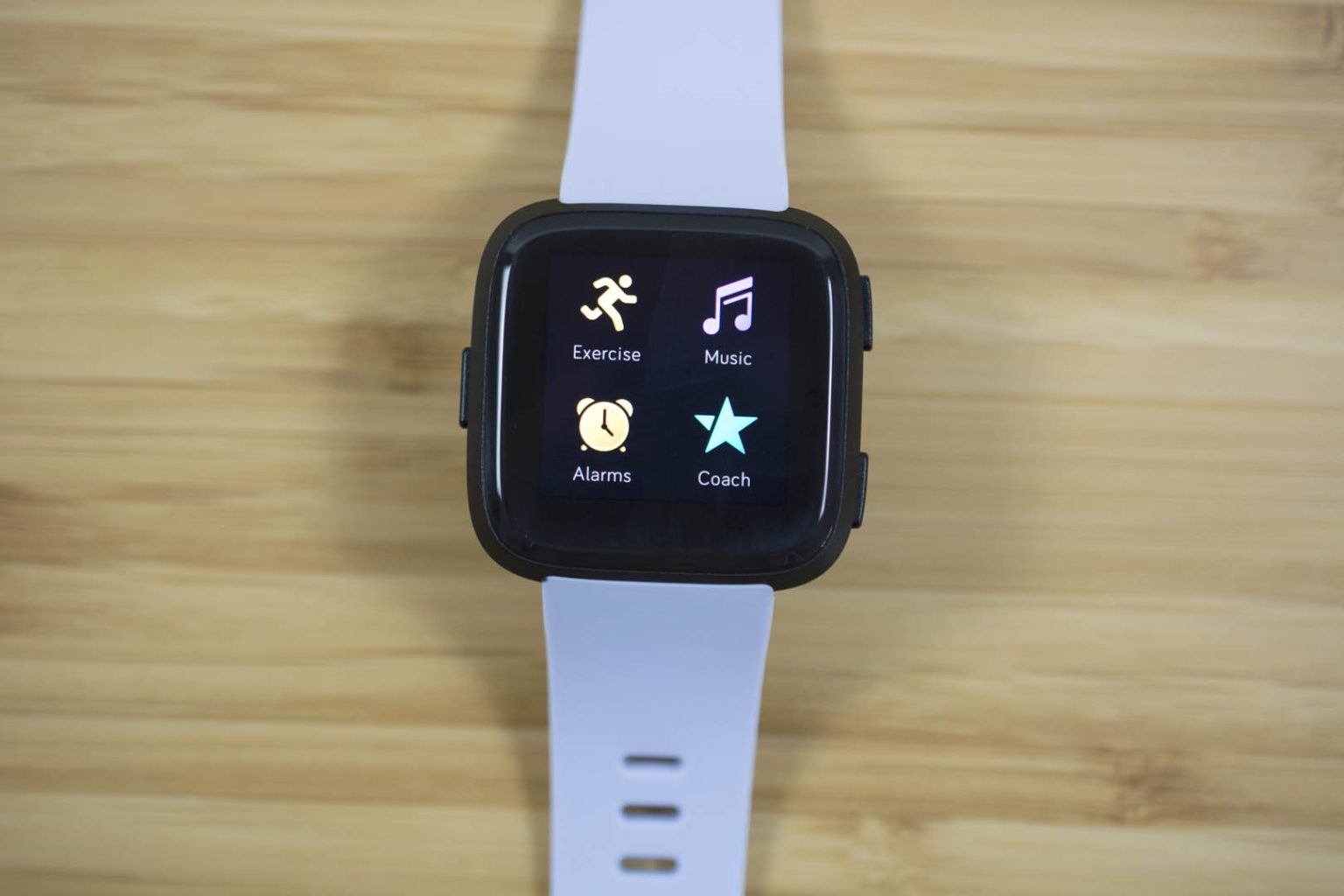 Fitbit Versa review: Slowly but surely pushing Fitbit past the “fit ...