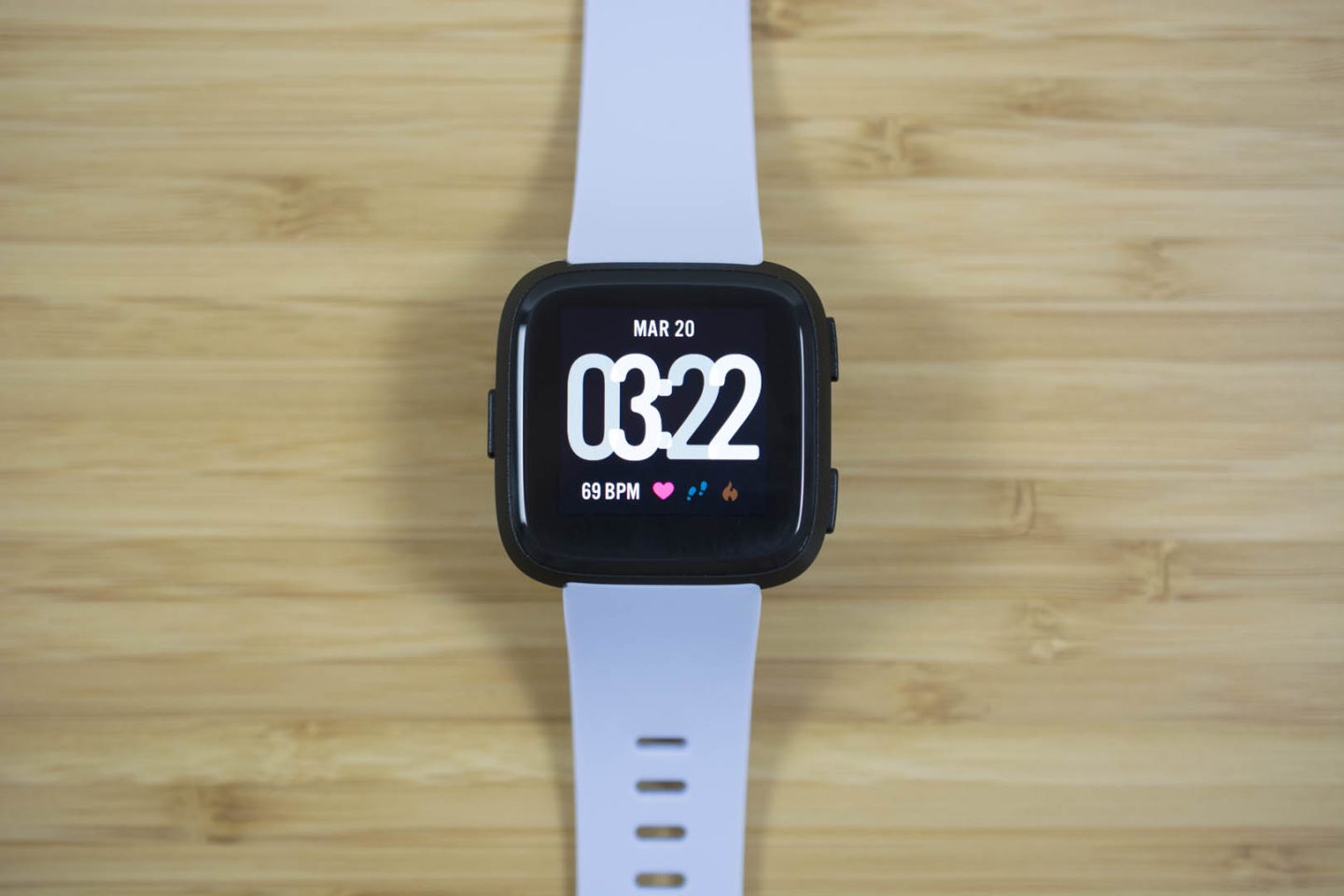 Fitbit Versa review: Slowly but surely pushing Fitbit past the “fit ...