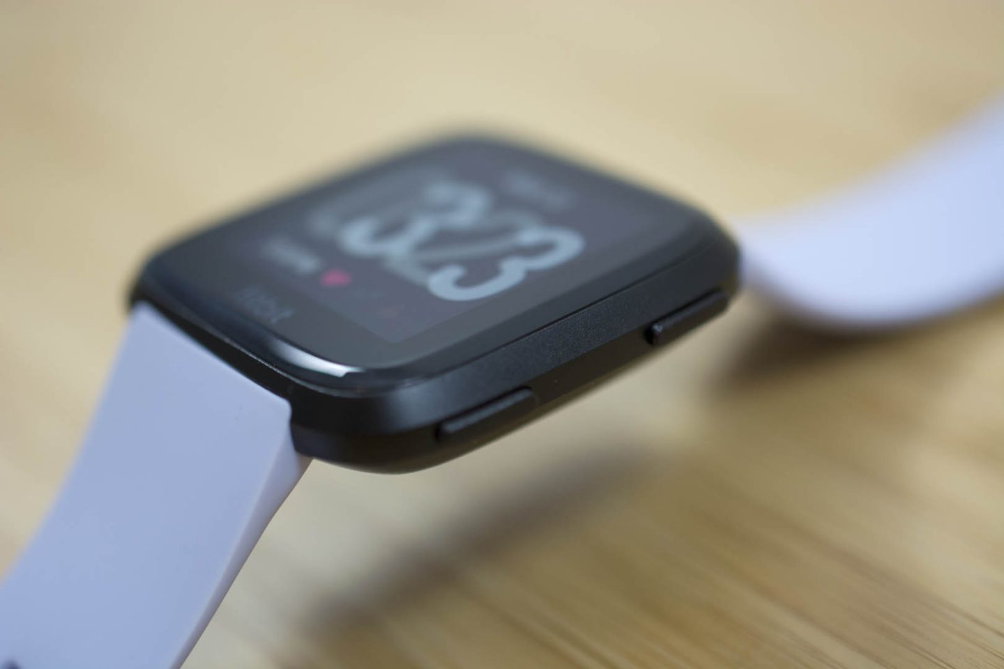 Fitbit Versa review: Slowly but surely pushing Fitbit past the “fit ...