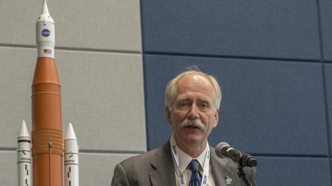 NASA chief explains why agency won’t buy a bunch of Falcon Heavy ...