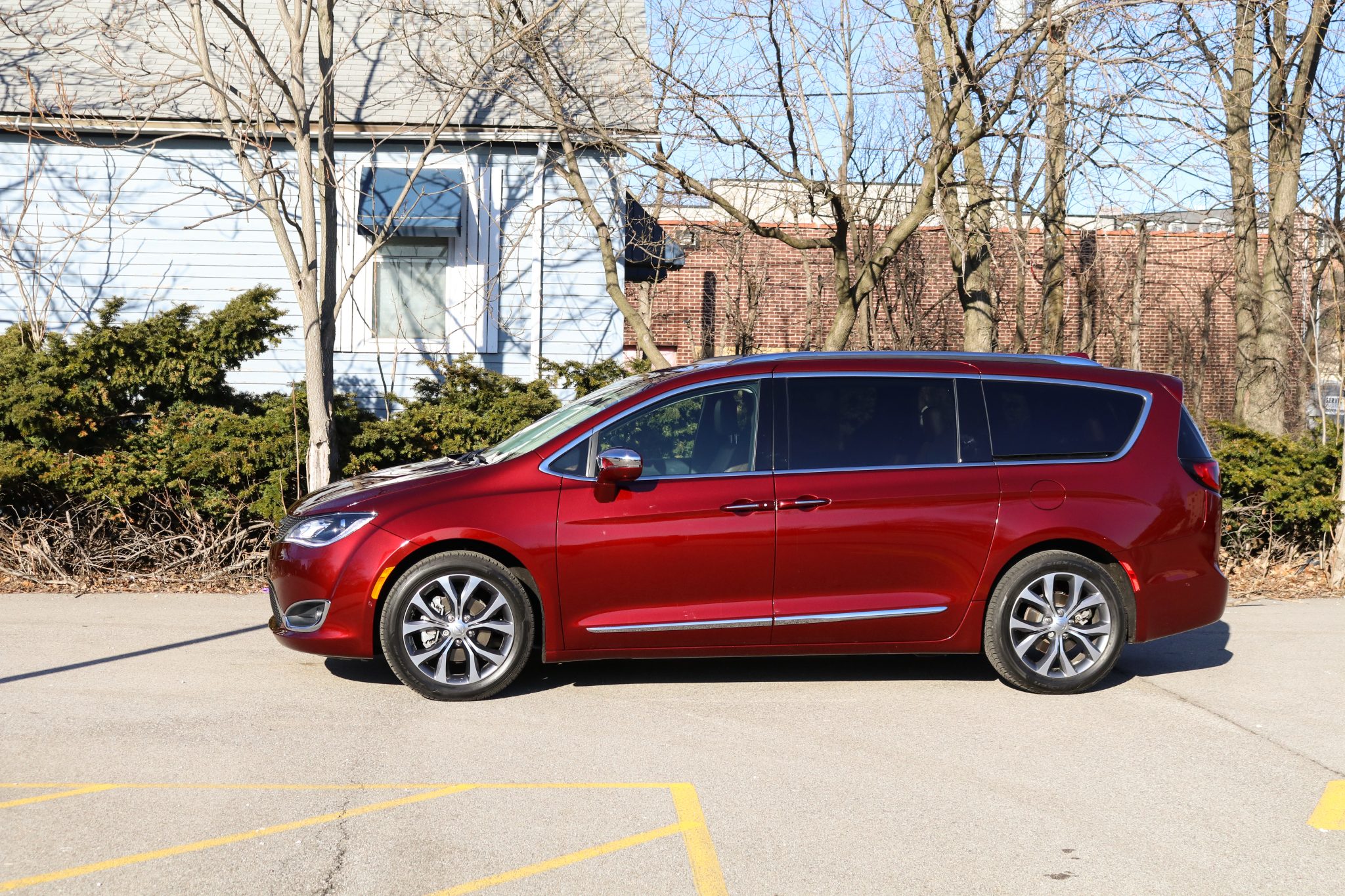 Review: Step aside, minivan haters—the Chrysler Pacifica is awesome ...