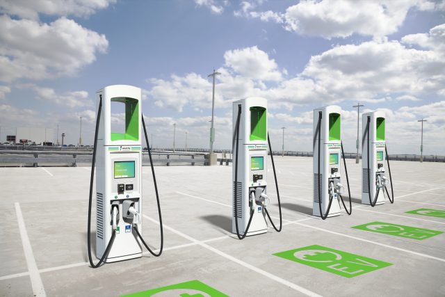 Electrify America will deploy 2,000 350kW fast chargers by the end of ...