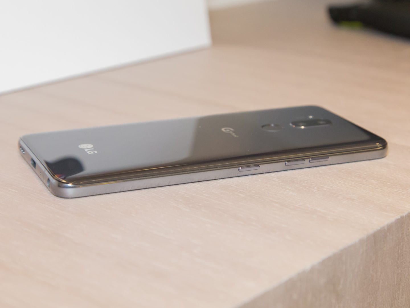 LG G7 hands-on—LG adds a notched display, better speaker to the G6 ...