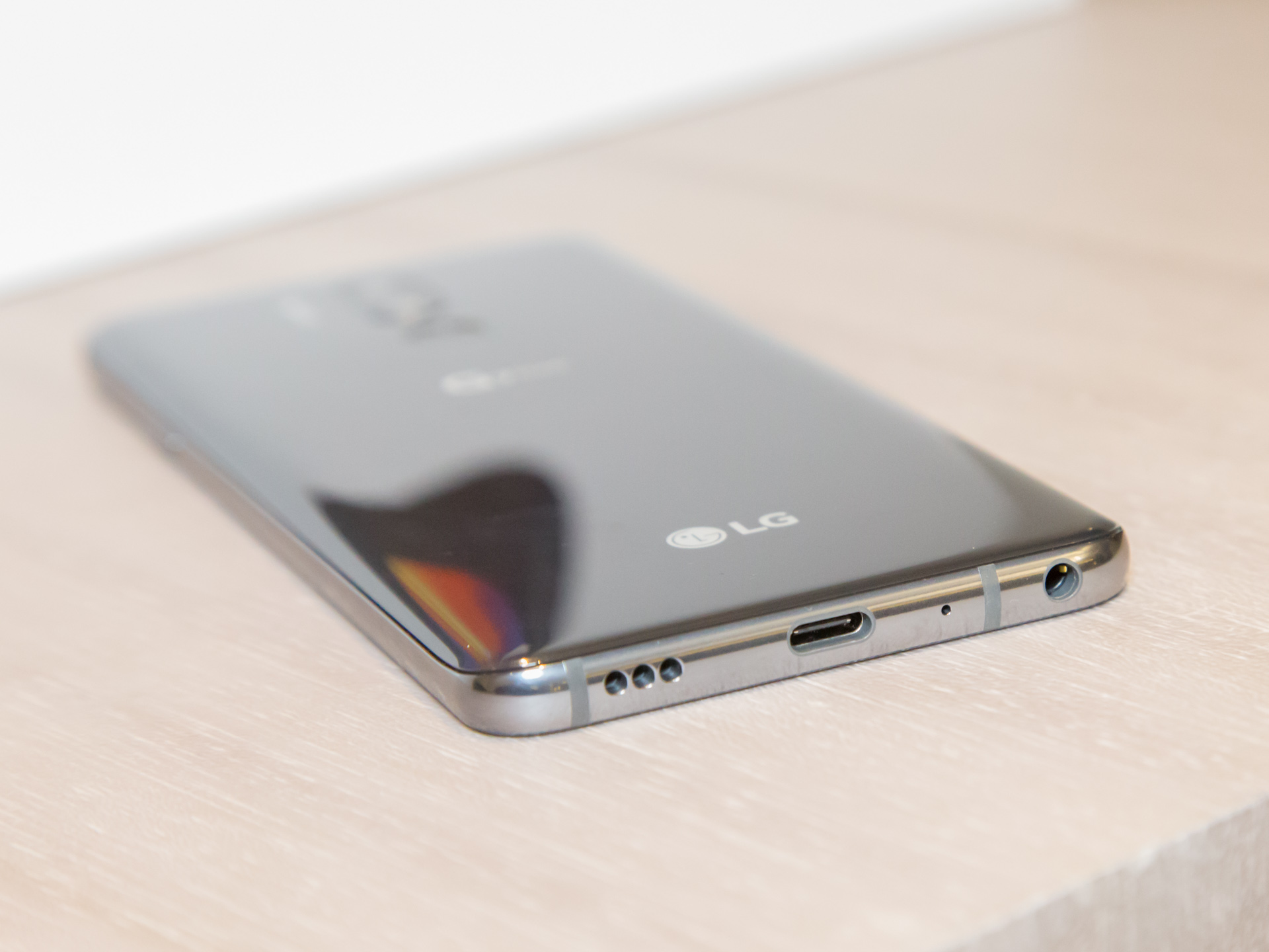 LG G7 hands-on—LG adds a notched display, better speaker to the G6 ...