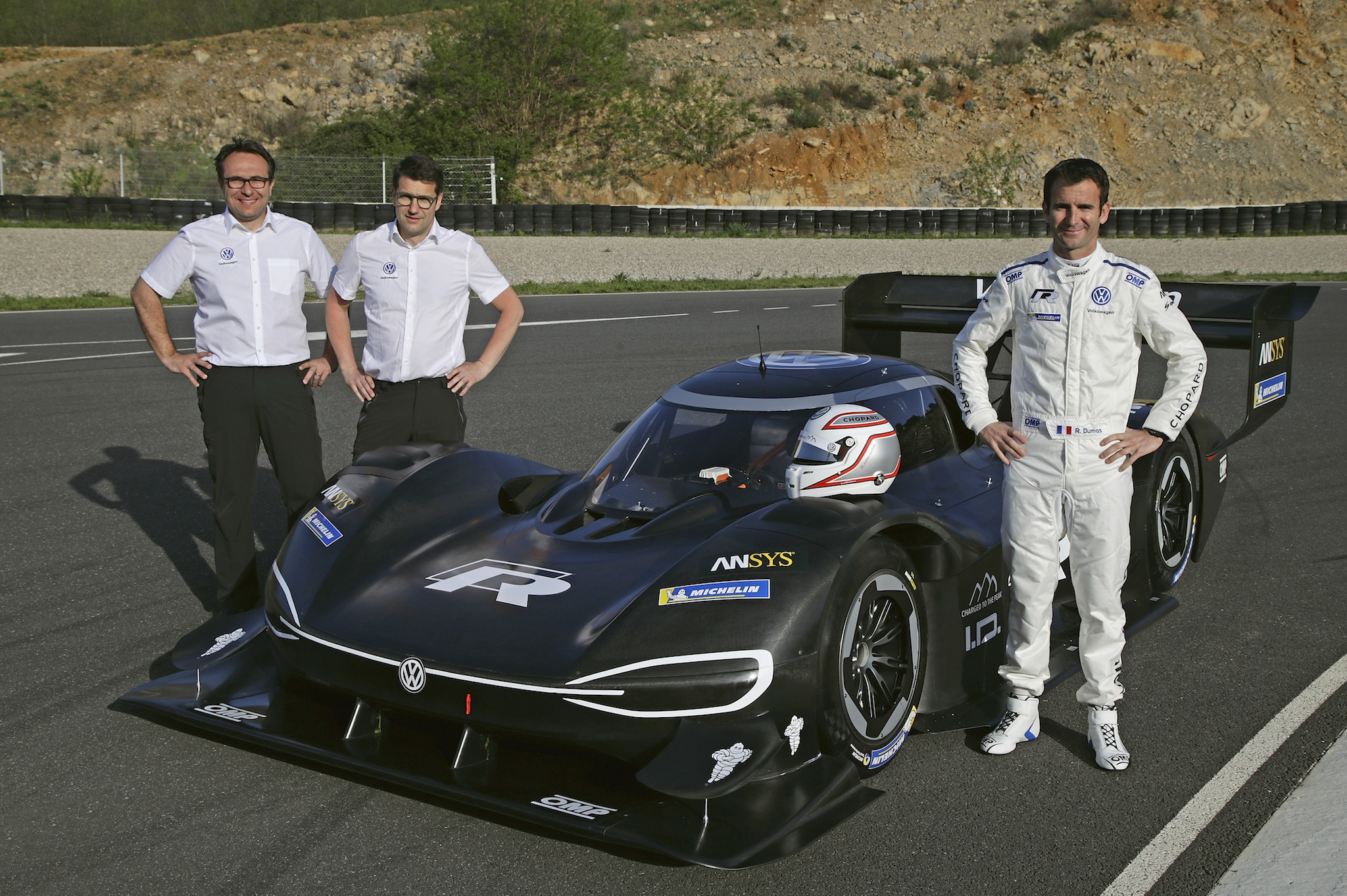 670 horsepower and 0-60 in 2.2 seconds: The Volkswagen I.D. R Pikes ...