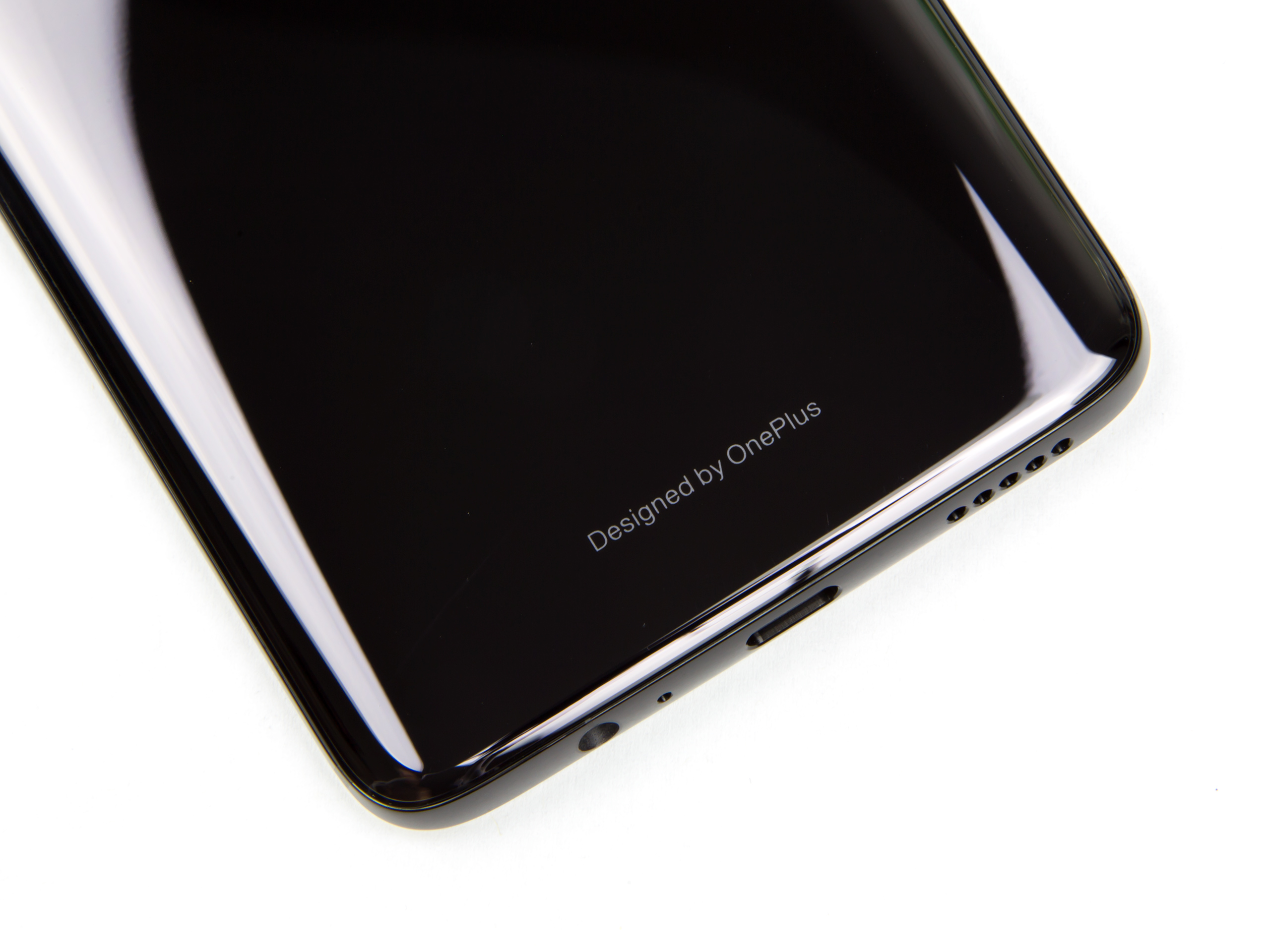 Hands-on with the OnePlus 6: An all-glass, notched smartphone for $529 ...