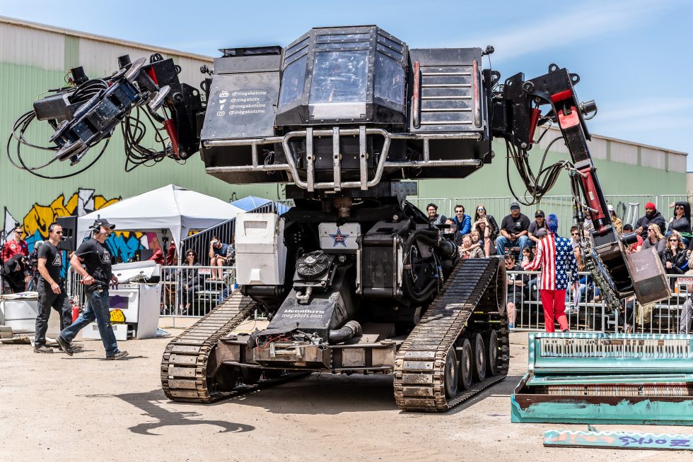 MegaBots’ Eagle Prime was born to smash anything in its path - Ars Technica