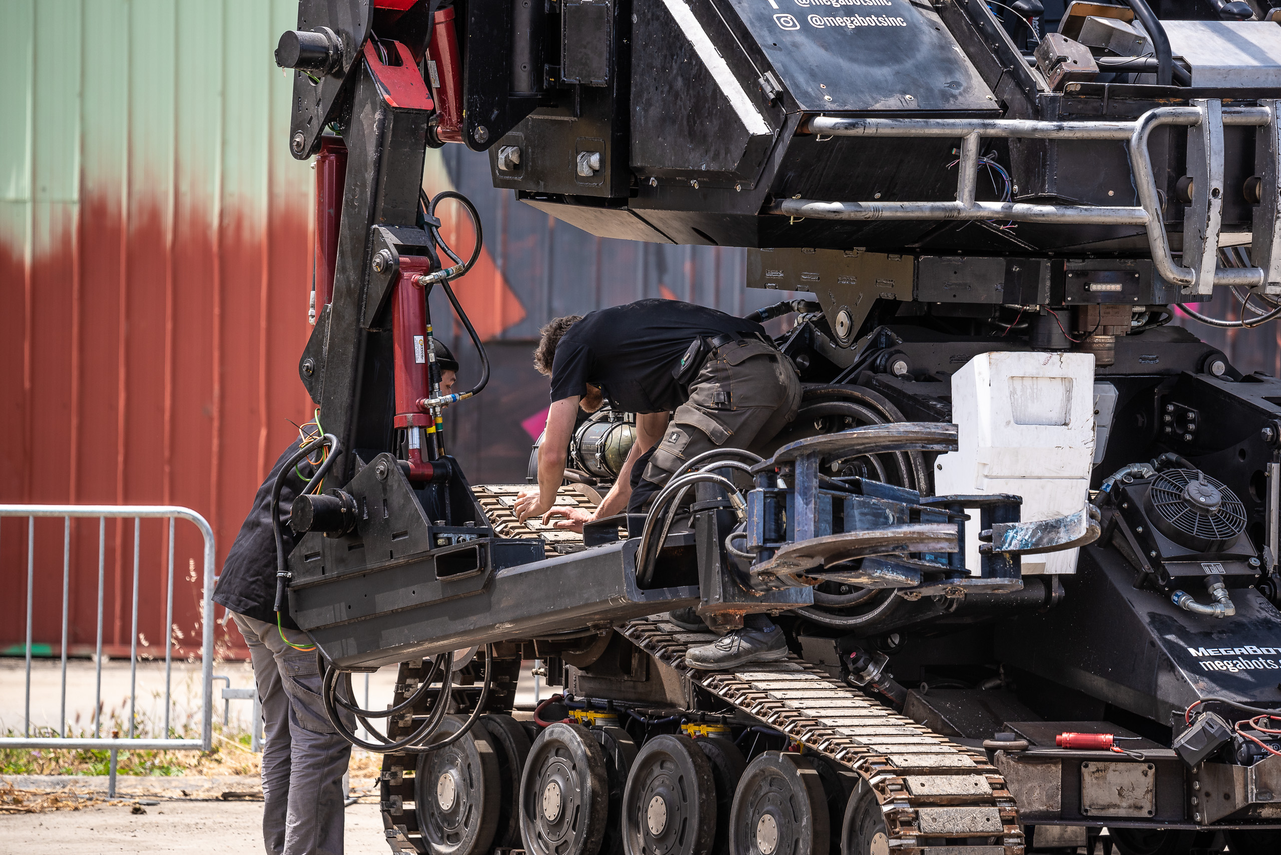 MegaBots’ Eagle Prime was born to smash anything in its path - Ars Technica