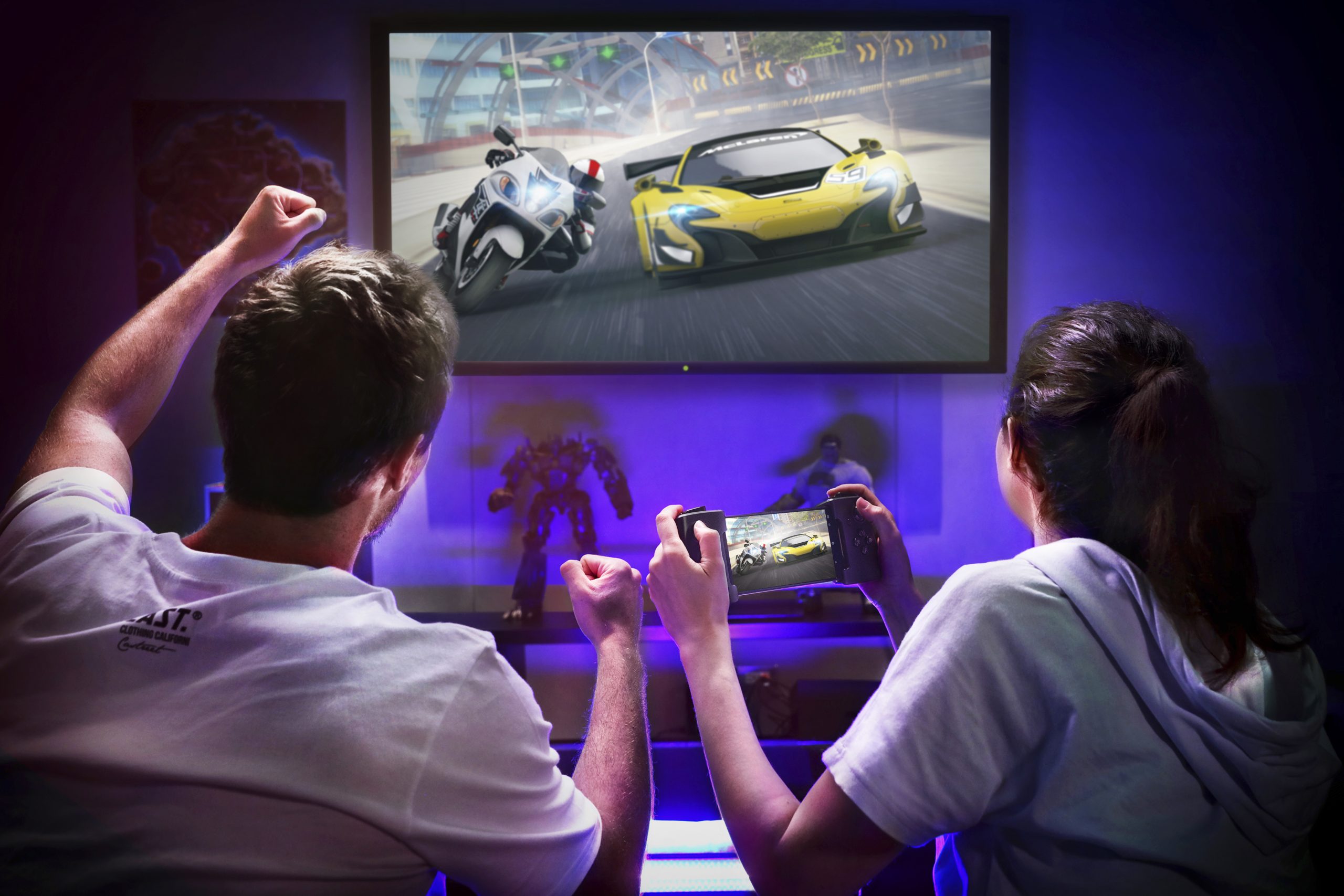 Asus’ insane gaming phone has 3 USB ports, clip-on cooling fan - Ars ...