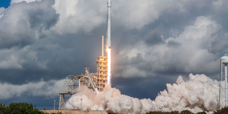 SpaceX flies its 11th rocket of the year [Updated] | Ars Technica