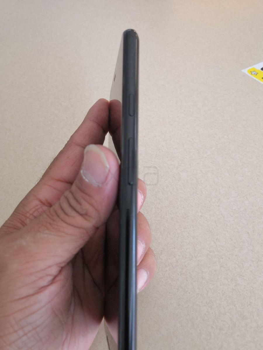 Google Pixel 3 XL prototype shows an all-glass back, giant display ...
