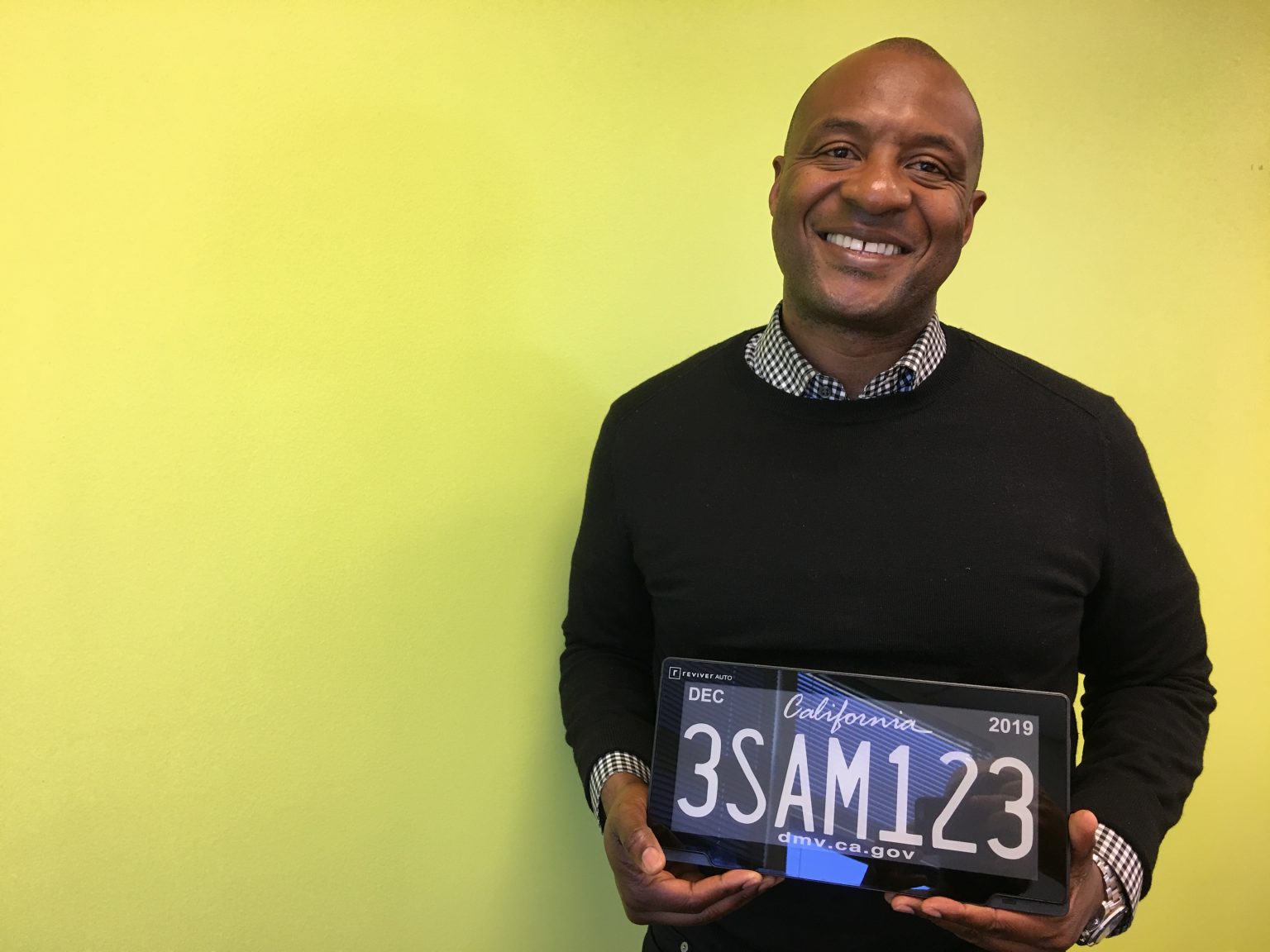Would you pay $700, plus a monthly fee, for a digital license plate ...