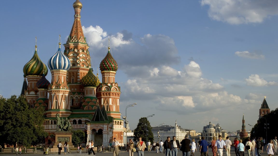 12 Russian intel officers indicted for hacking the DNC and Clinton ...