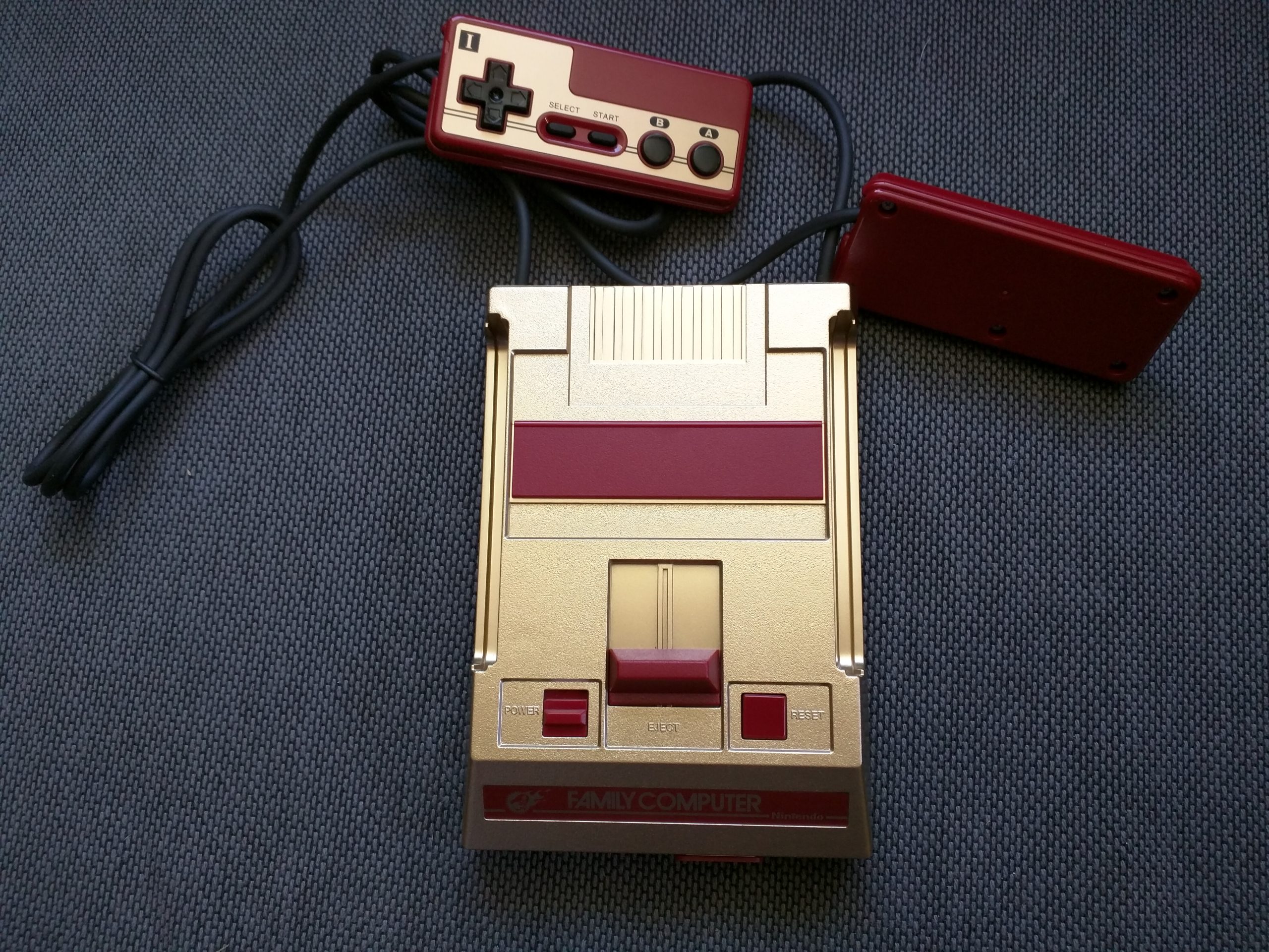 Hands-on with Nintendo’s weirdest, and maybe rarest, classic console ...