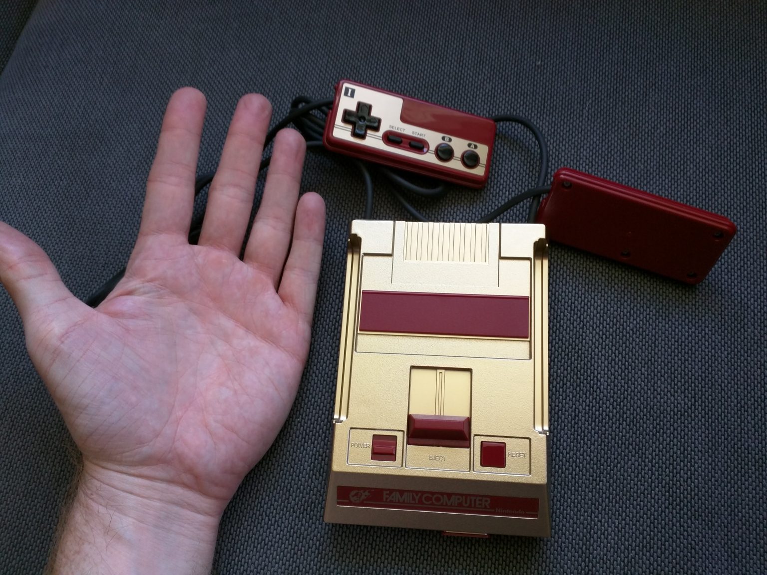 Hands-on with Nintendo’s weirdest, and maybe rarest, classic console ...
