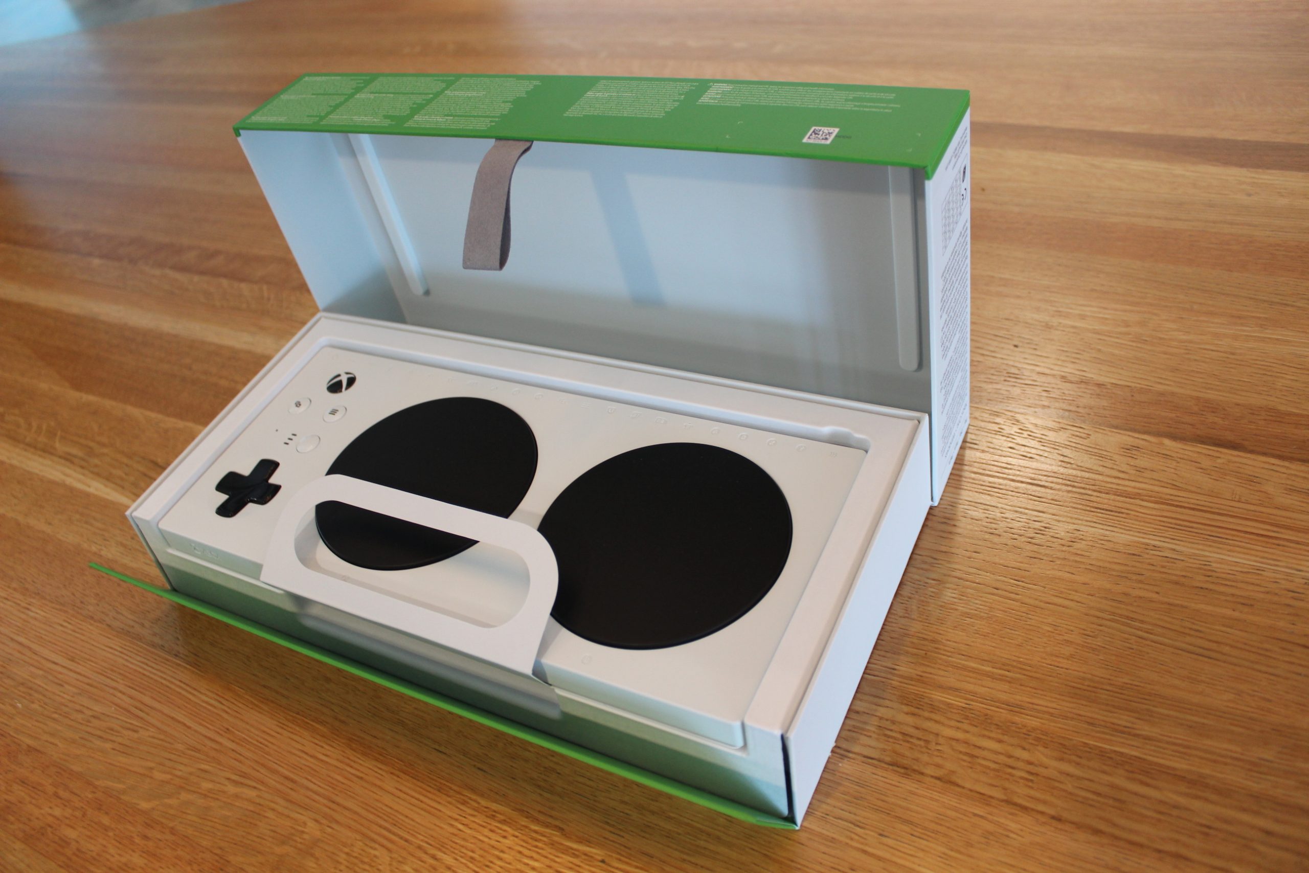 Forward-box: Xbox Adaptive Controller’s packaging is a good Microsoft ...