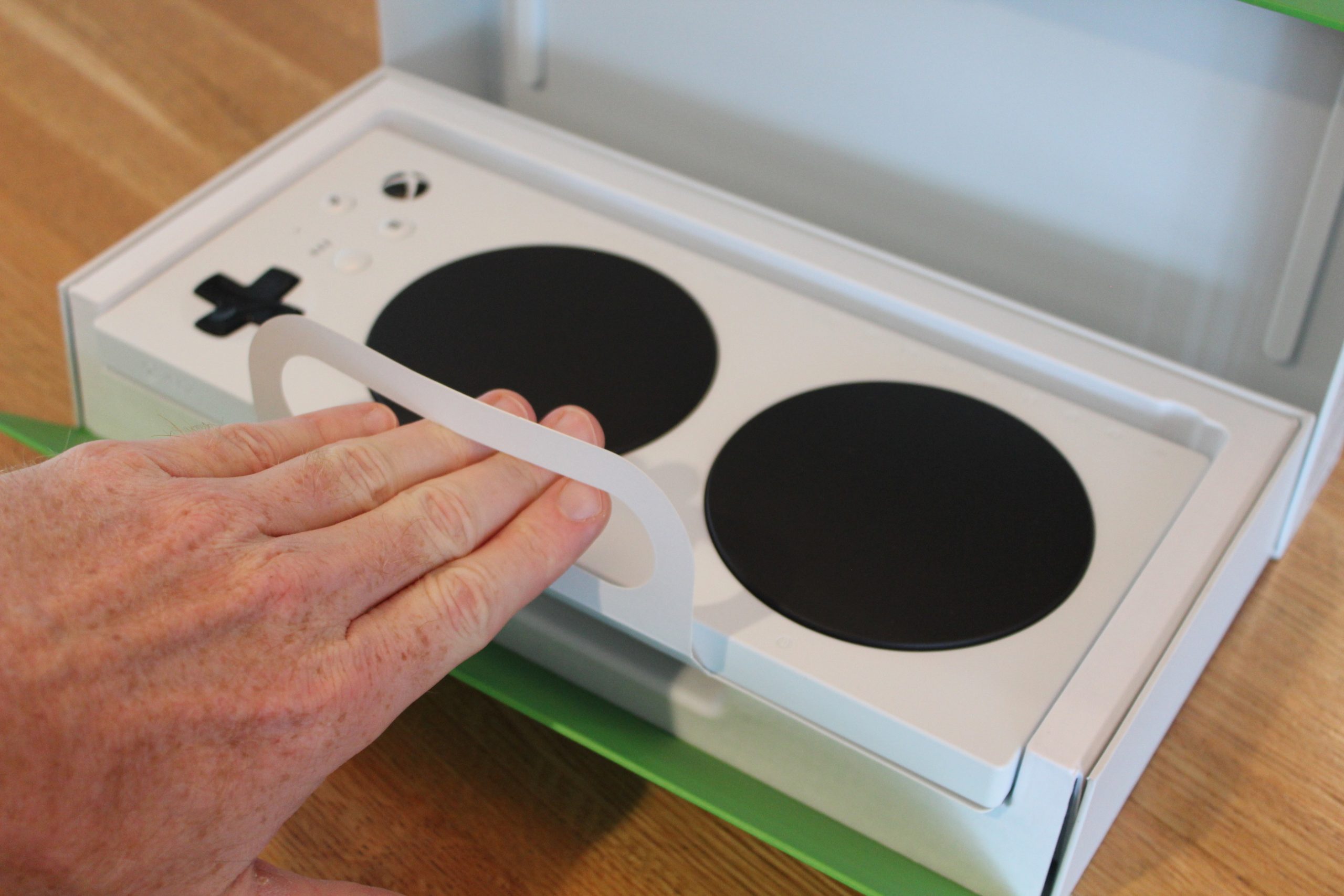 Forward-box: Xbox Adaptive Controller’s packaging is a good Microsoft ...