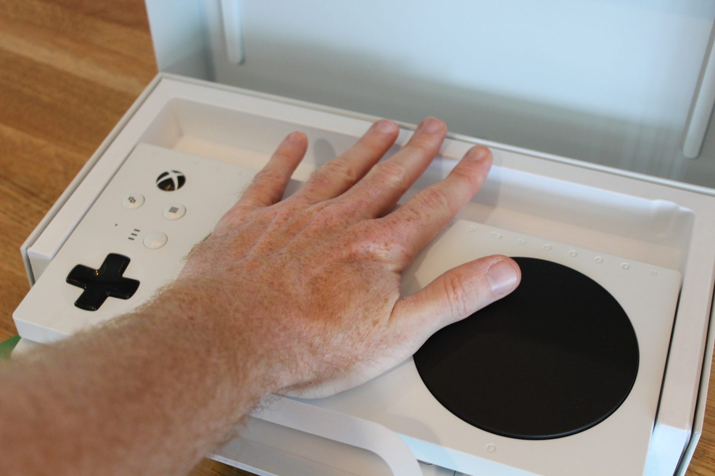 Forward-box: Xbox Adaptive Controller’s packaging is a good Microsoft ...