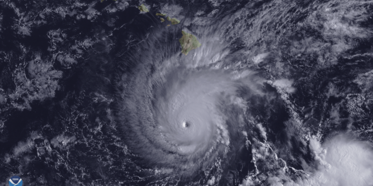 Hurricane Lane likely to skirt Hawaiian islands, but flooding probable ...