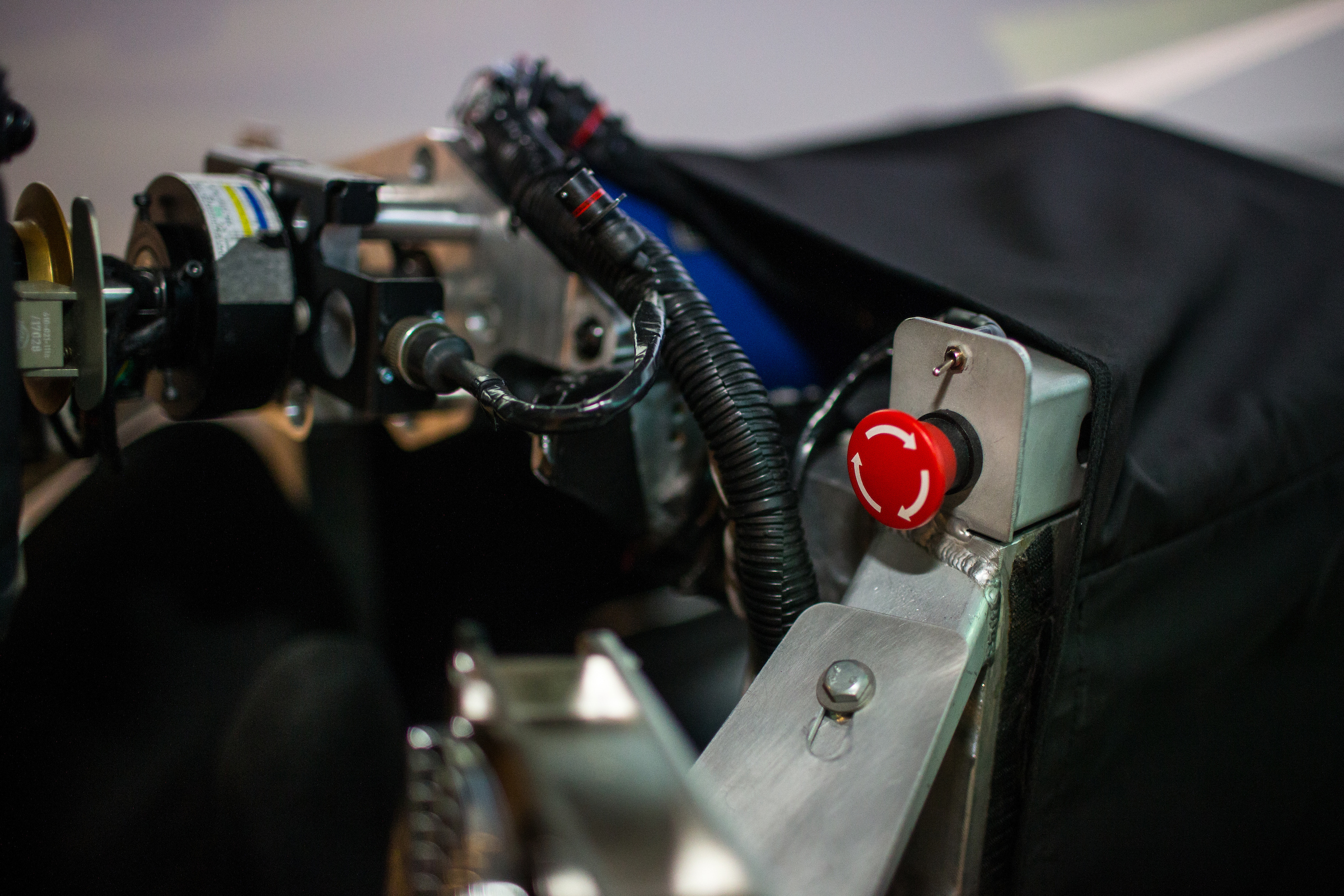 This isn’t a game: We try out a professional driver-in-the-loop ...