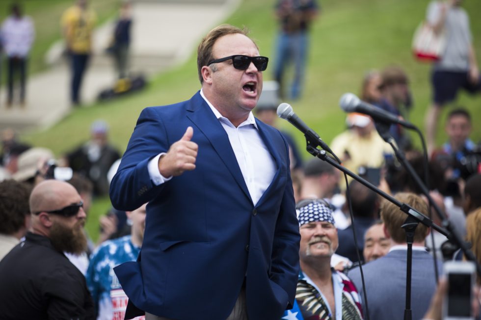 PayPal bans Alex Jones, saying he “promoted hate” - Ars Technica