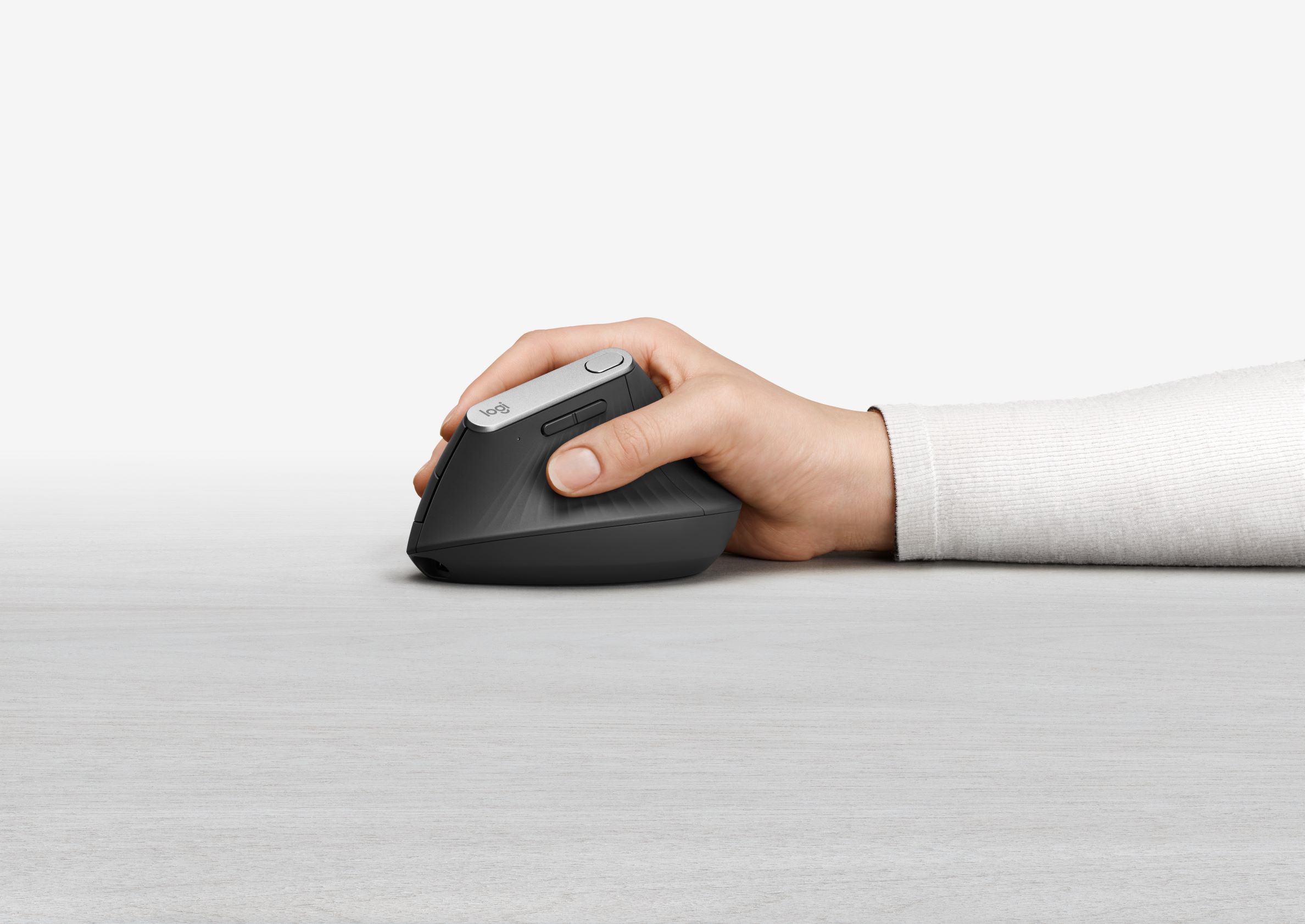 Logitech gets into the vertical mouse game with the MX Vertical - Ars ...