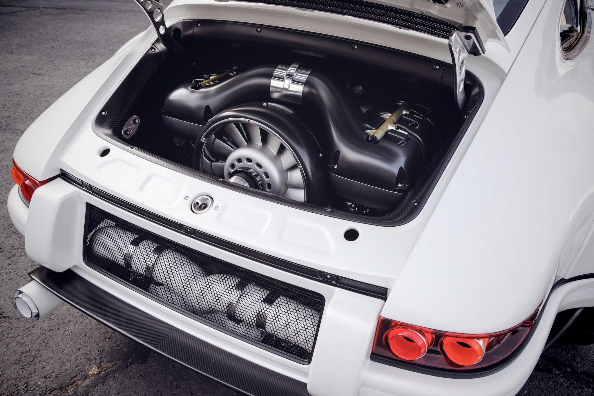 Working on this Singer 911 restoration “turns” Williams F1 engineers ...