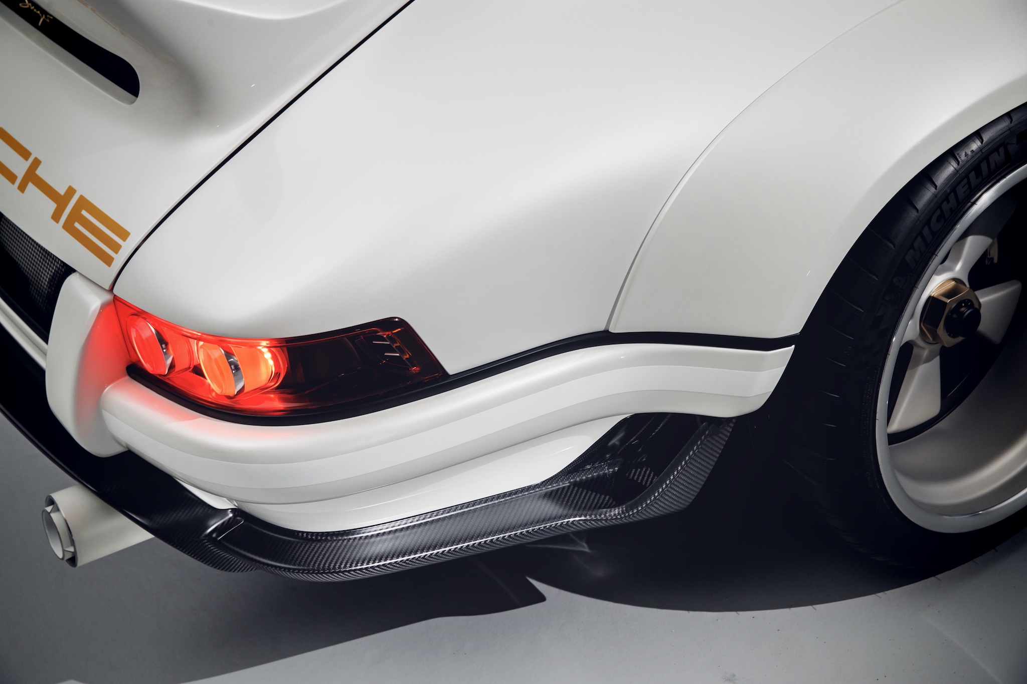 Working on this Singer 911 restoration “turns” Williams F1 engineers ...