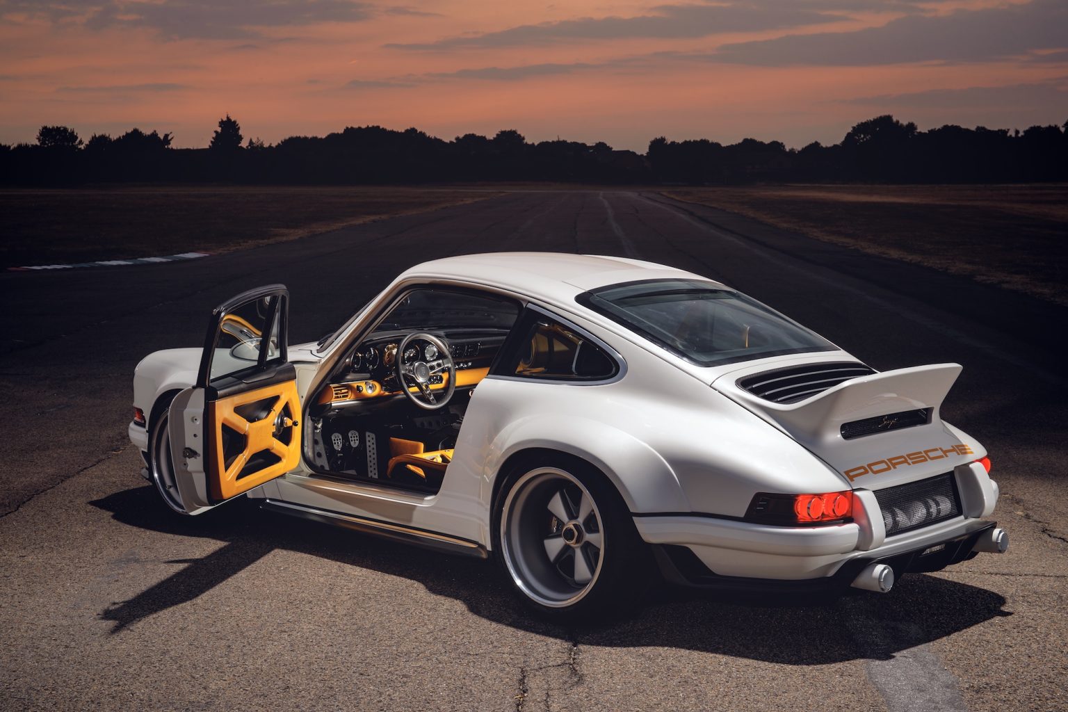 Working on this Singer 911 restoration “turns” Williams F1 engineers ...
