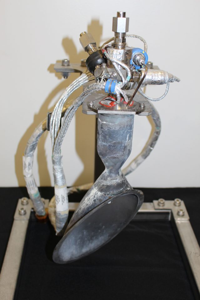 SpaceX reveals the controls of its Dragon spacecraft for the first time ...