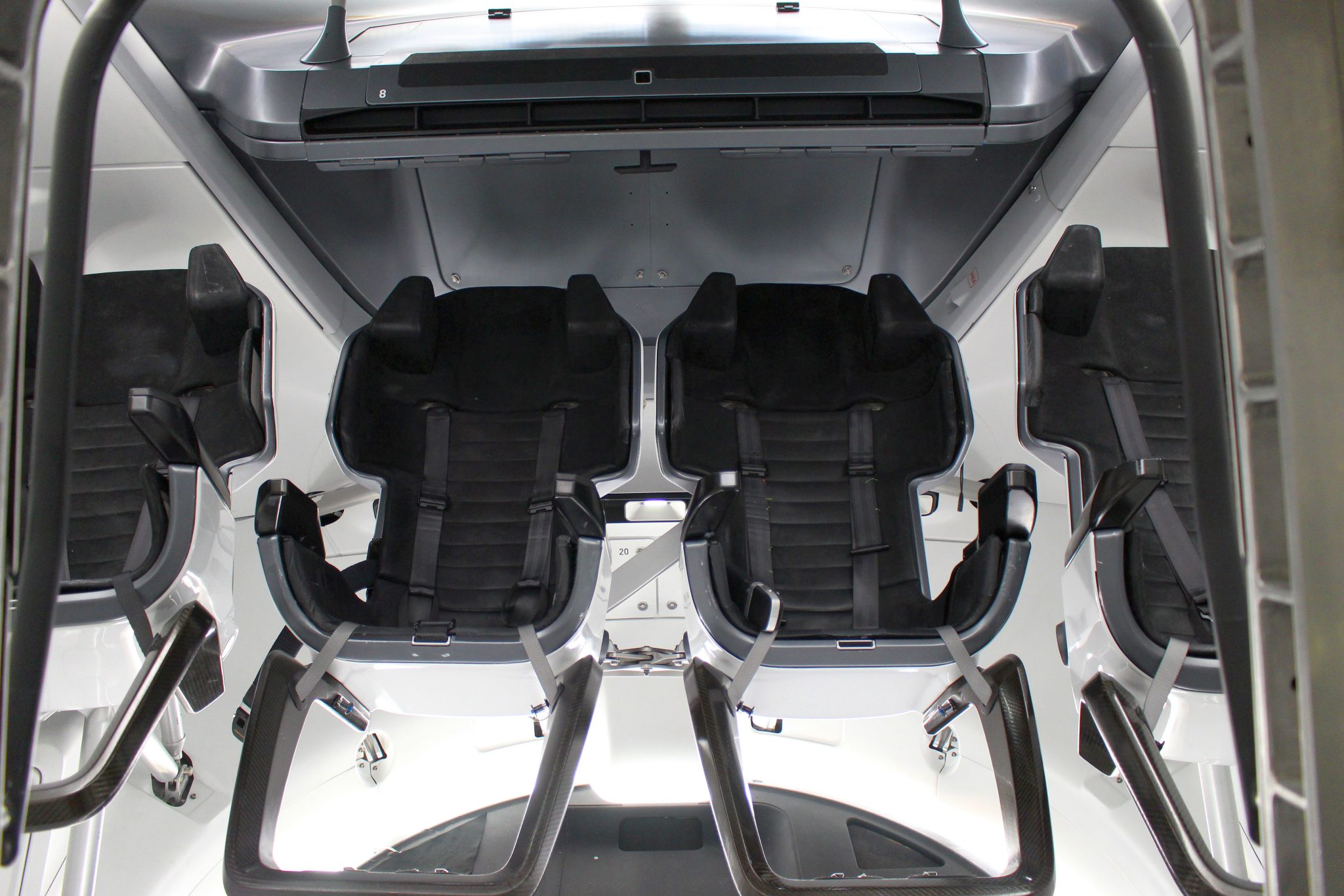 SpaceX reveals the controls of its Dragon spacecraft for the first time ...