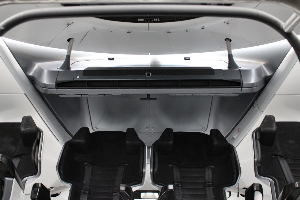 SpaceX reveals the controls of its Dragon spacecraft for the first time ...
