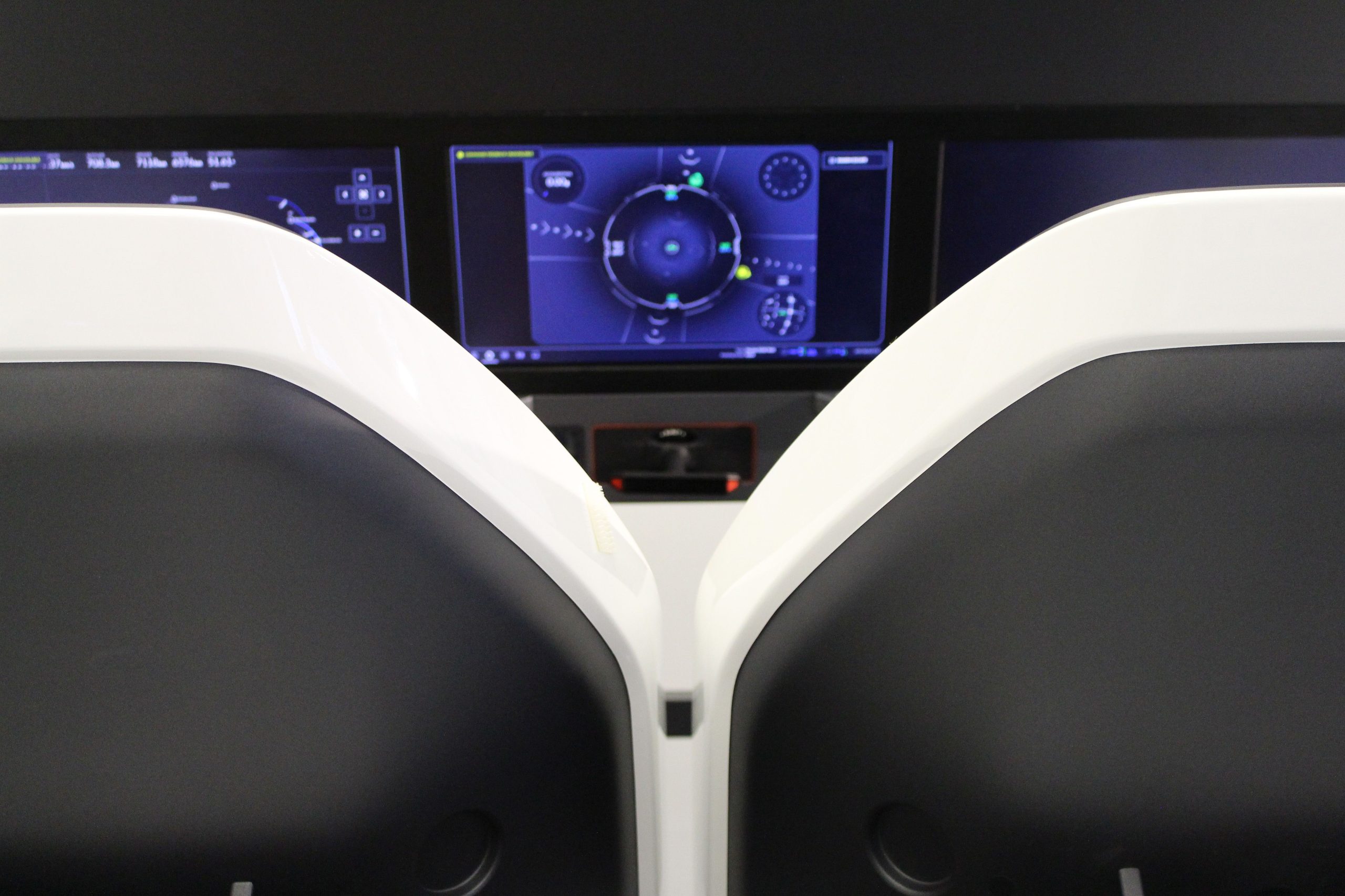 SpaceX reveals the controls of its Dragon spacecraft for the first time ...