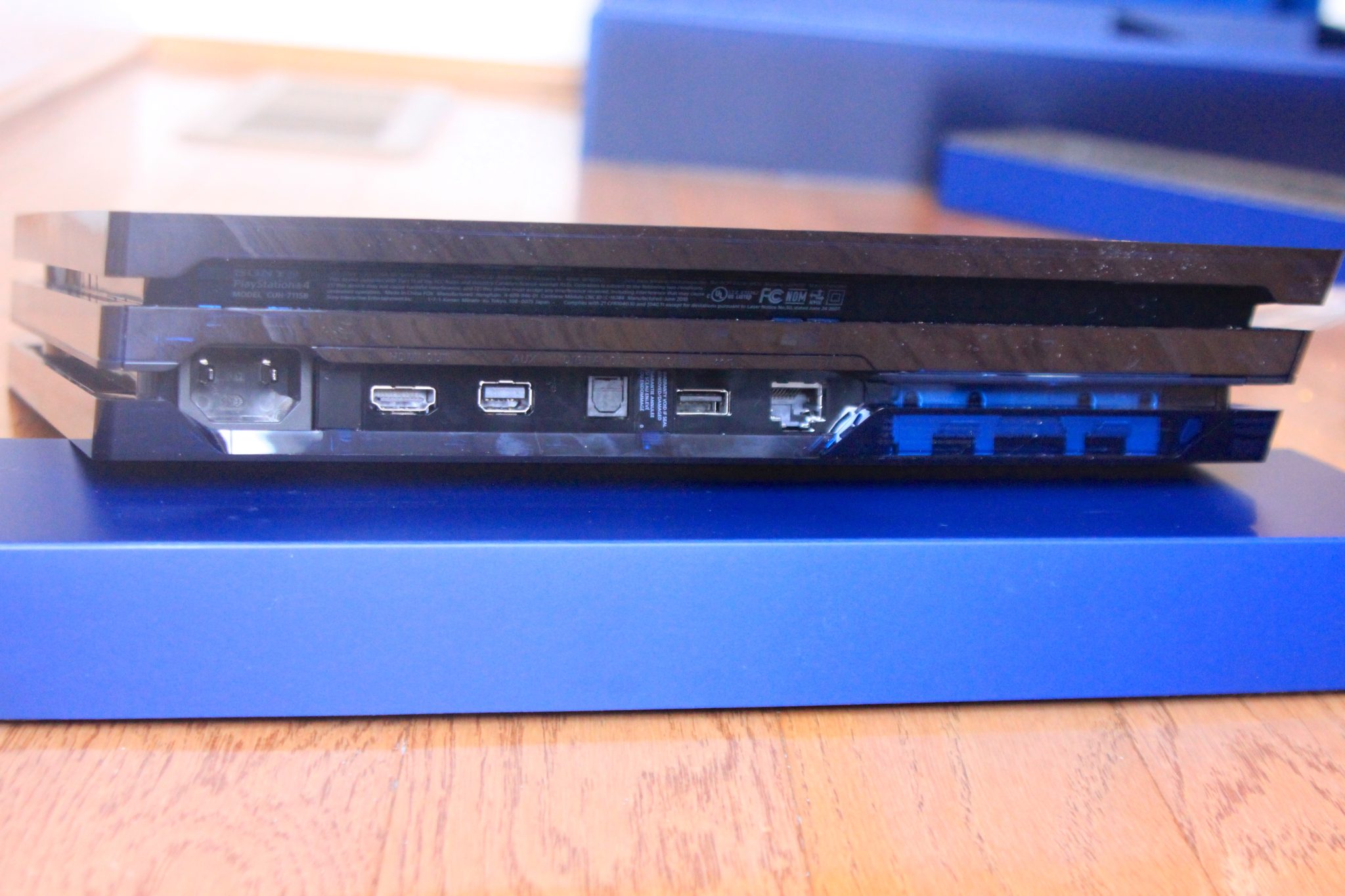 Unboxing Sony’s “500 Million Limited Edition PS4 Pro” - Ars Technica