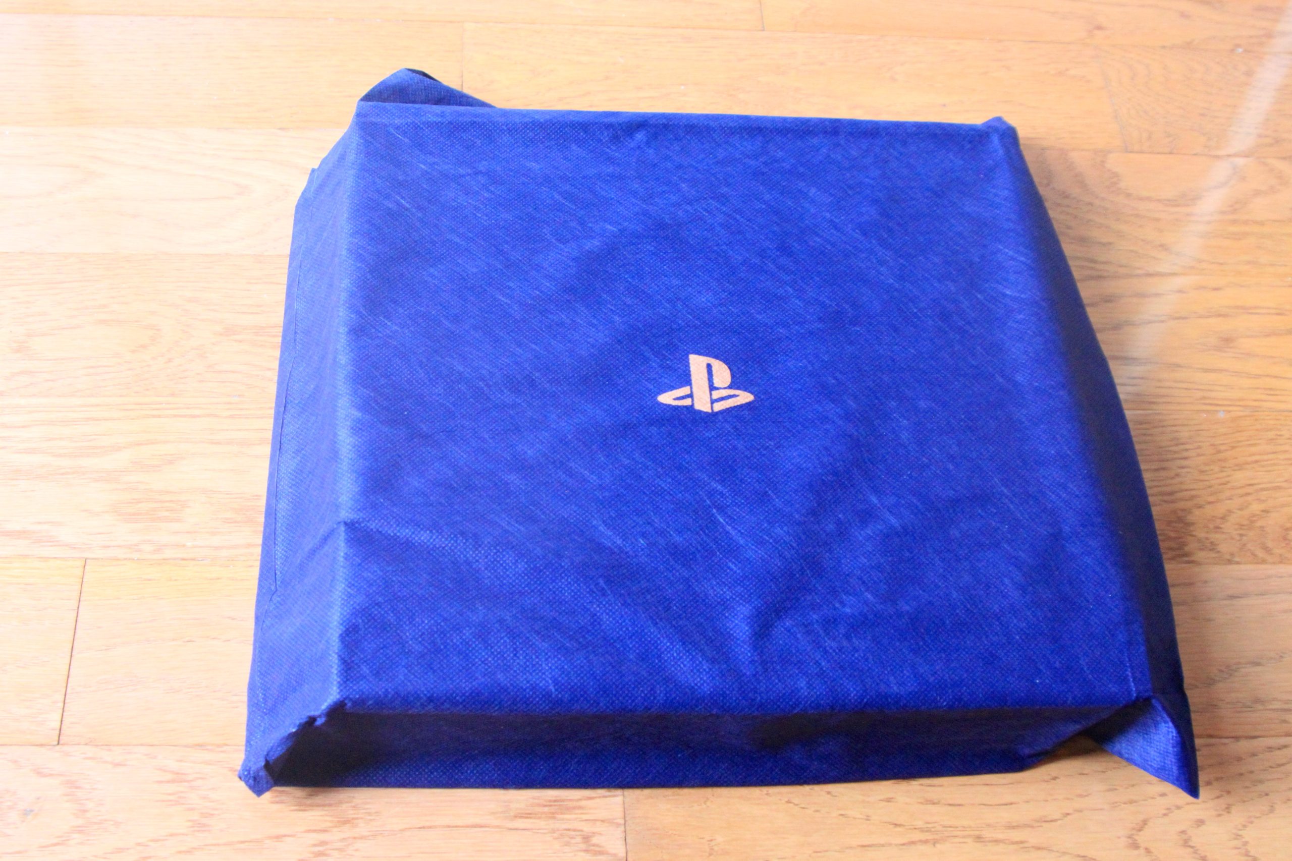 Unboxing Sony’s “500 Million Limited Edition PS4 Pro” - Ars Technica