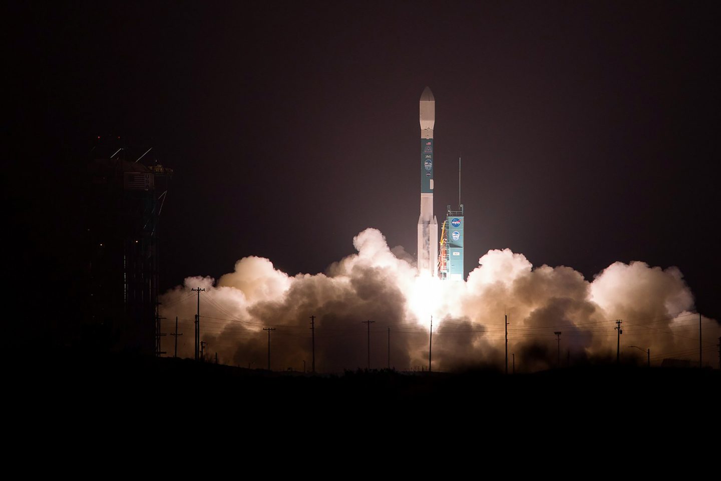 The Delta II rocket came, it saw, and for a time it conquered - Ars ...