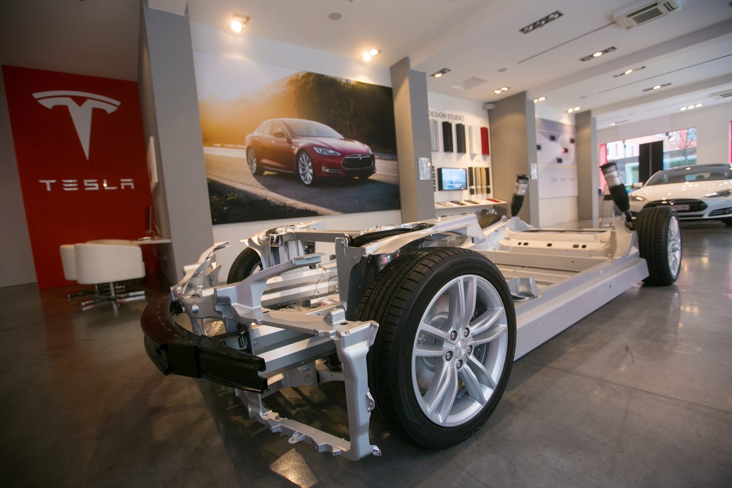 Panasonic completing 3 new cell production lines at Tesla’s Gigafactory ...