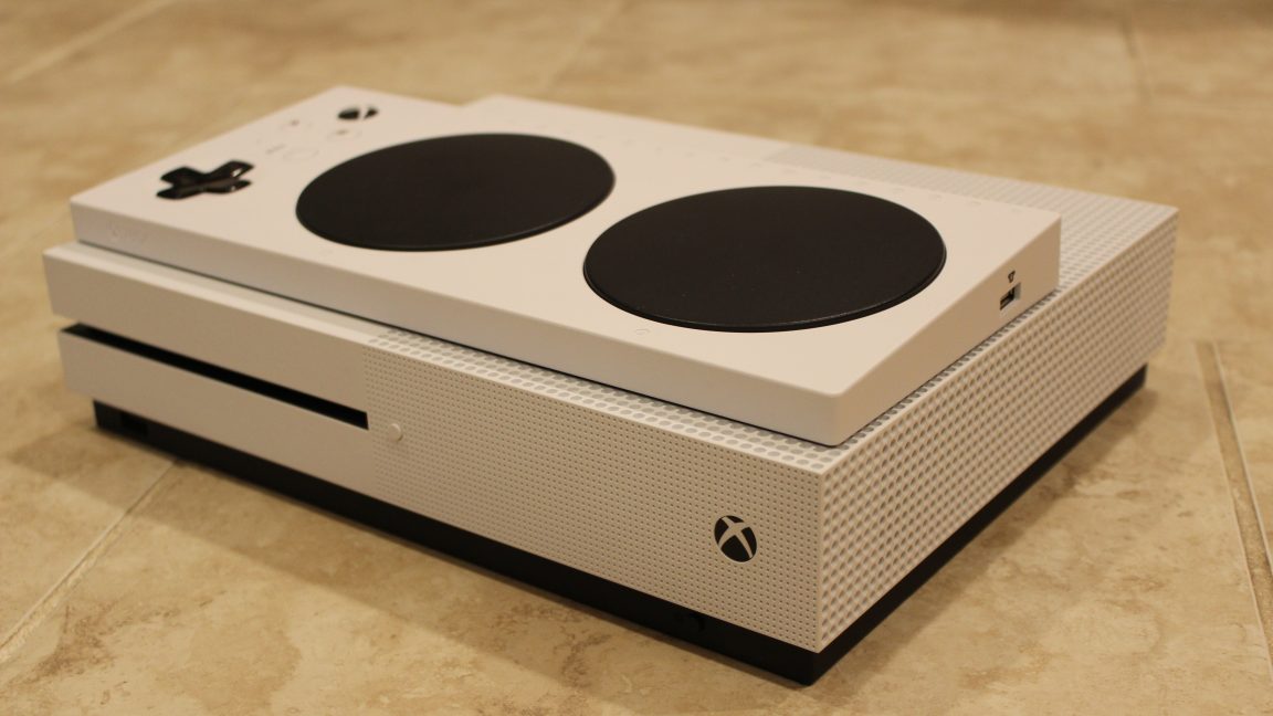 Xbox Adaptive Controller is now out—and we go hand, foot, fingers, and ...