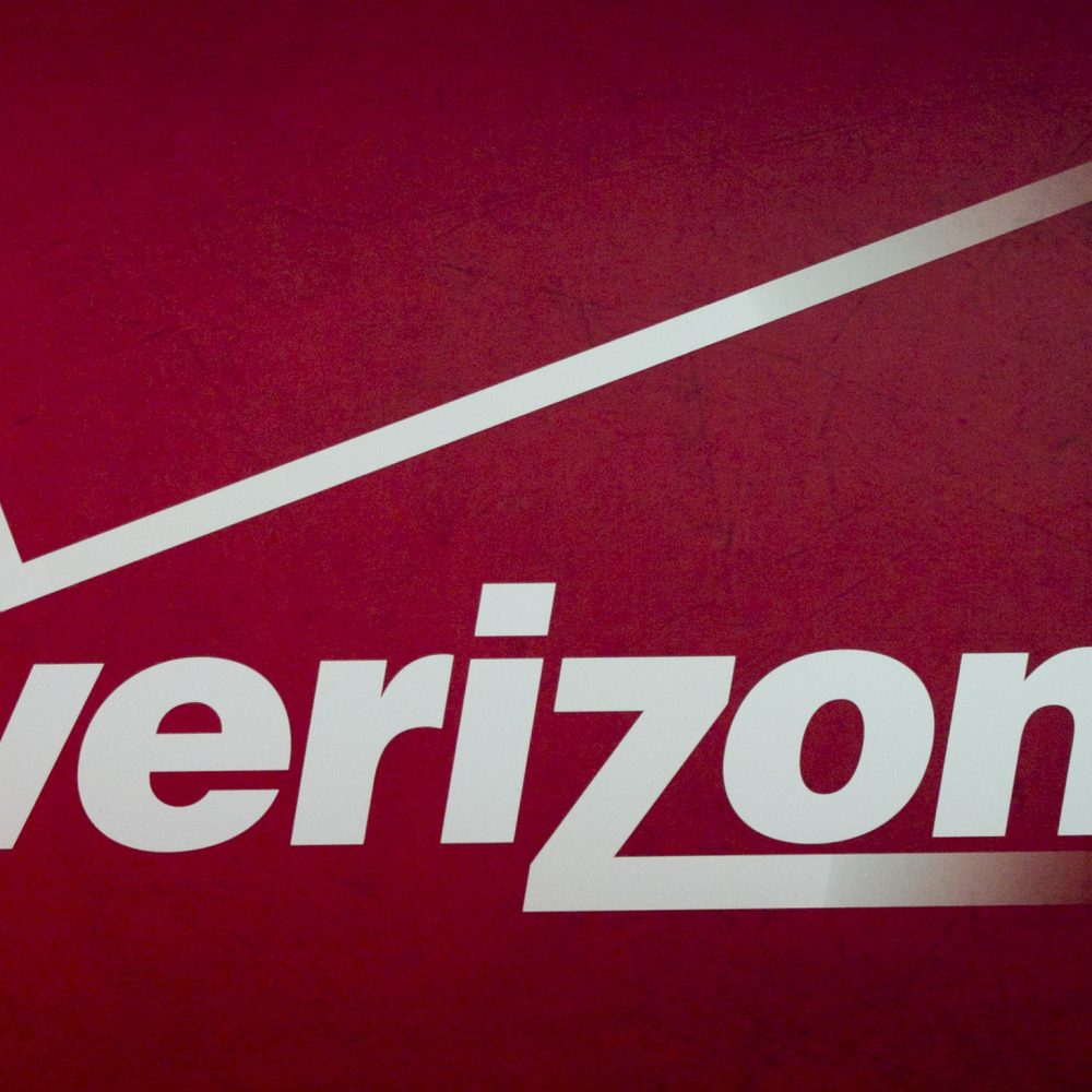 Hate your Comcast broadband? Verizon might sell you 5G home Internet ...