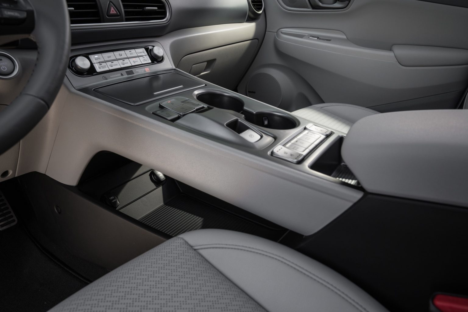 The new 2019 Hyundai Kona EV is a clever little electric crossover ...