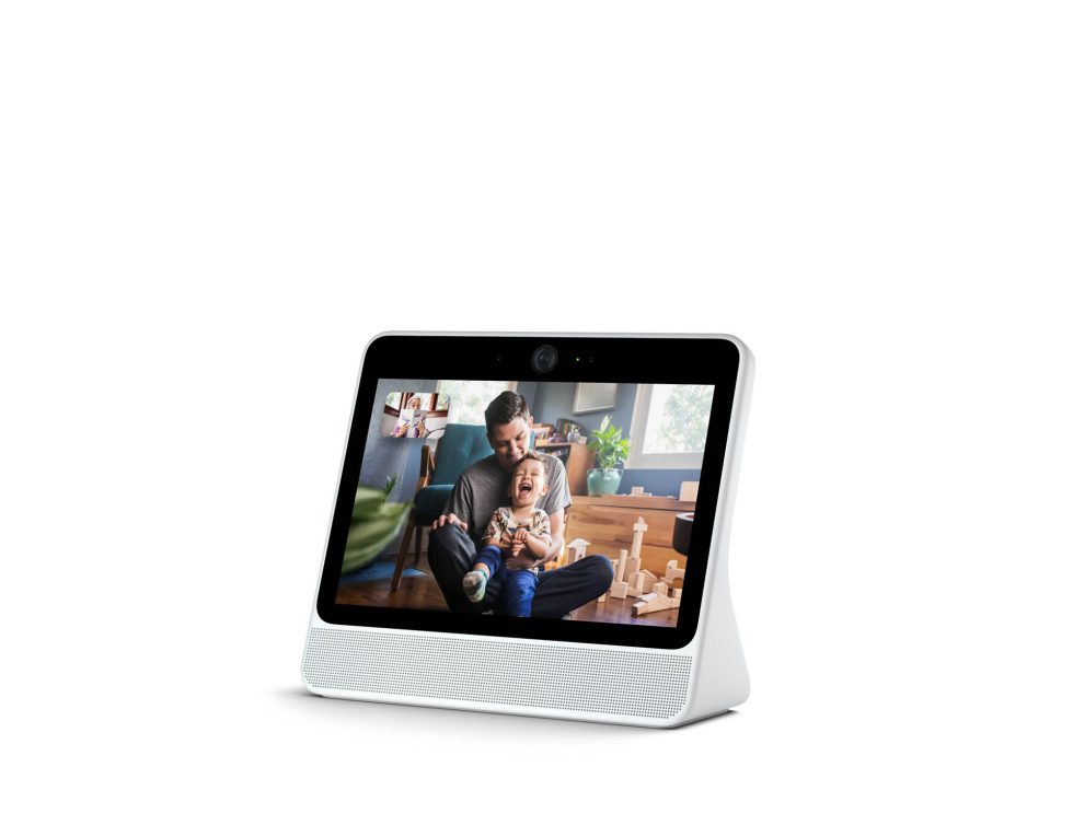 Facebook unveils smart displays, promises not to snoop on your video ...